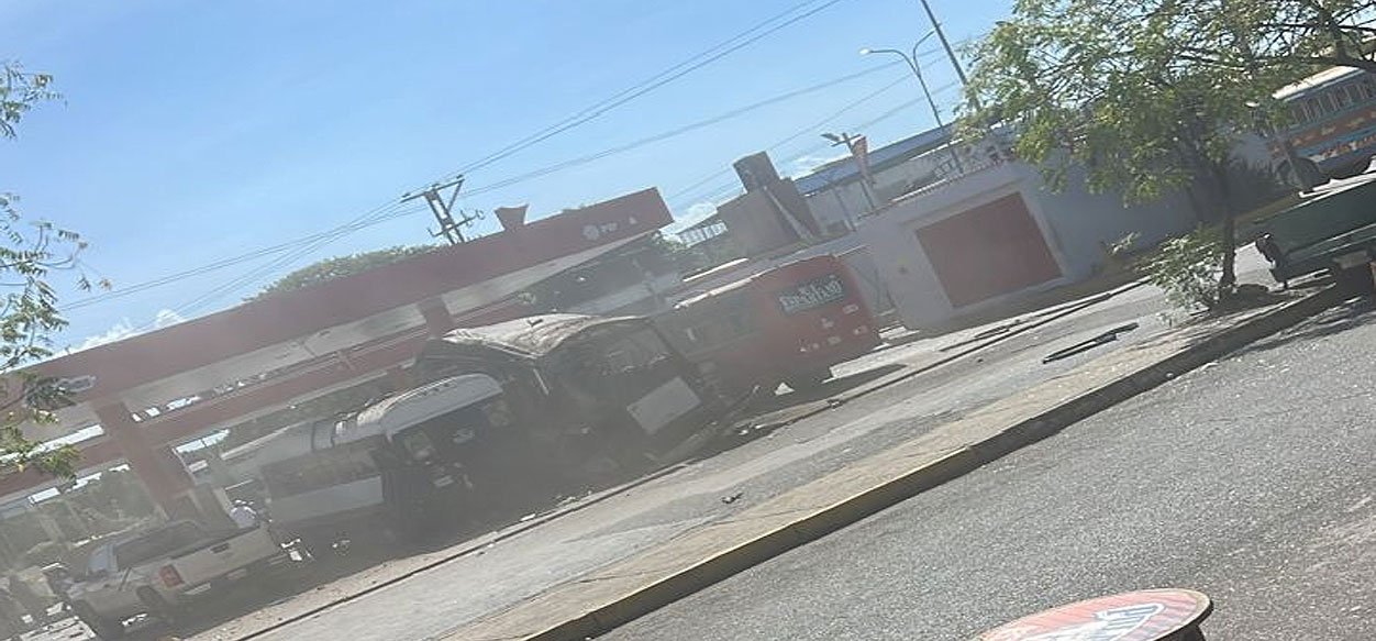 Explosión de transporte público dejó dos heridos en estación de ...